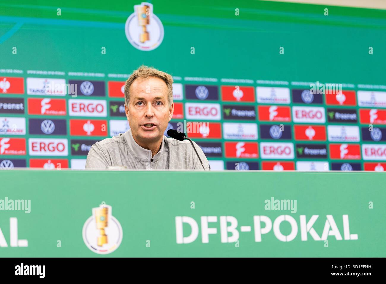 LEVERKUSEN, GERMANY - OCTOBER 28: Kasper Hjulmand (Head coach Bayer 04 ...