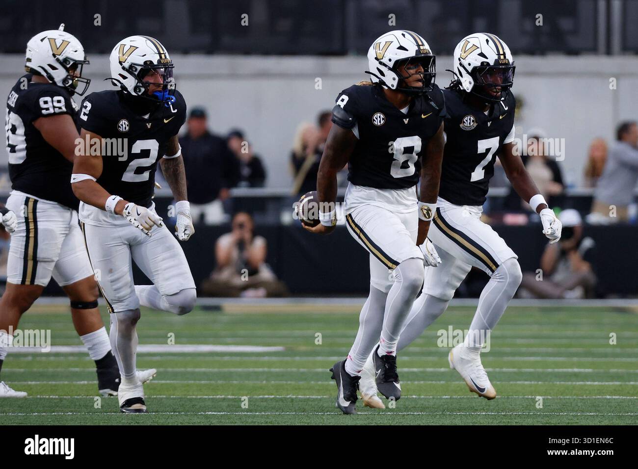 NASHVILLE, TN - OCTOBER 25: Vanderbilt Commodores safety CJ Heard #8 ...