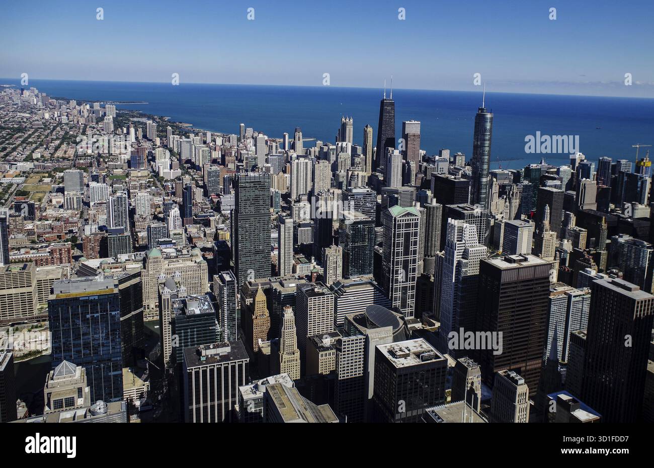 Chicago skyline and large office buildings Chicago skyline and big ...