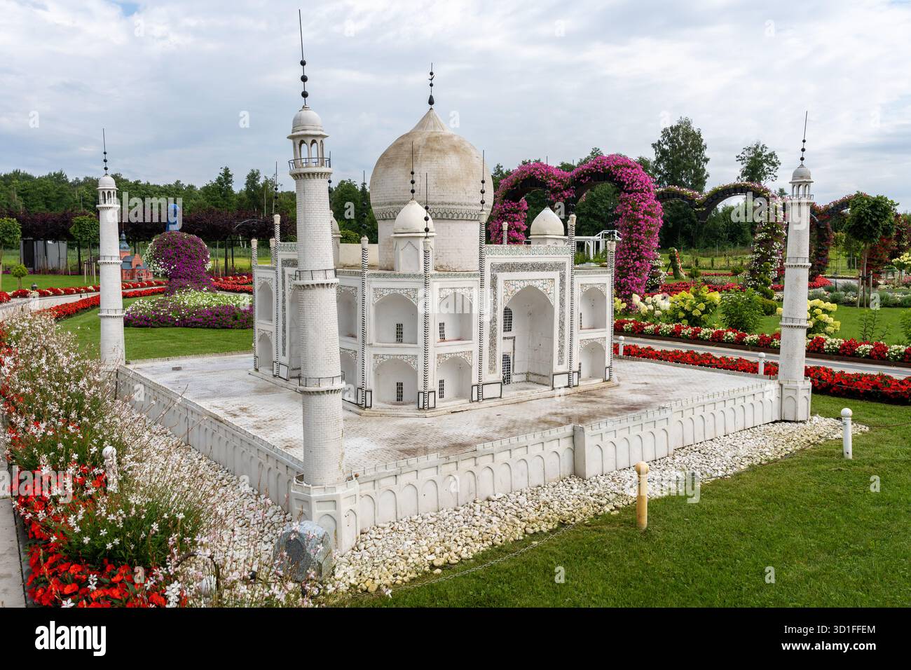 Miniature taj mahal model hi-res stock photography and images - Alamy