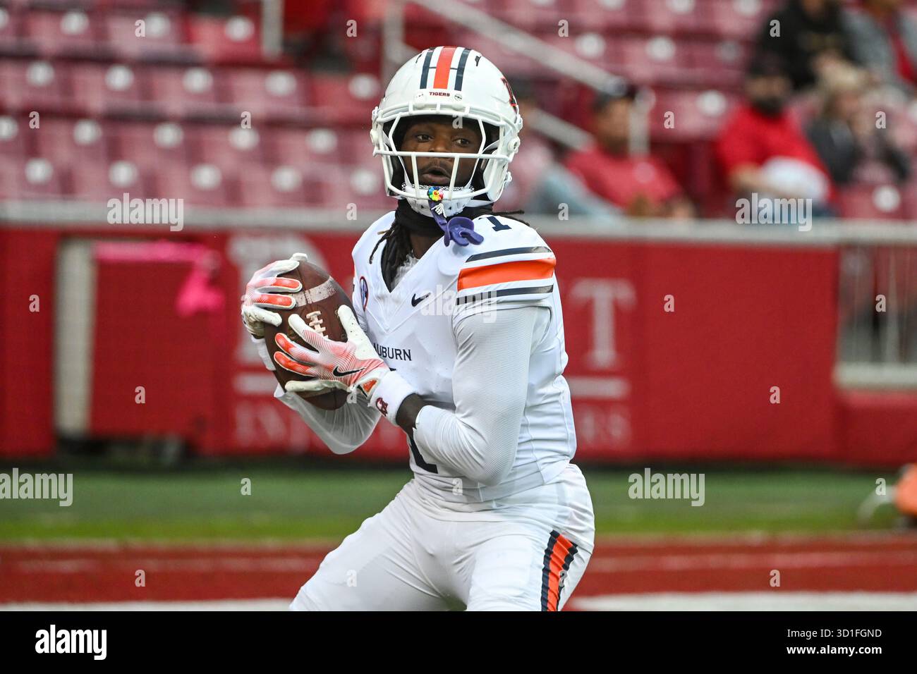 Auburn wide receiver Eric Singleton Jr. (1) warms up before playing ...