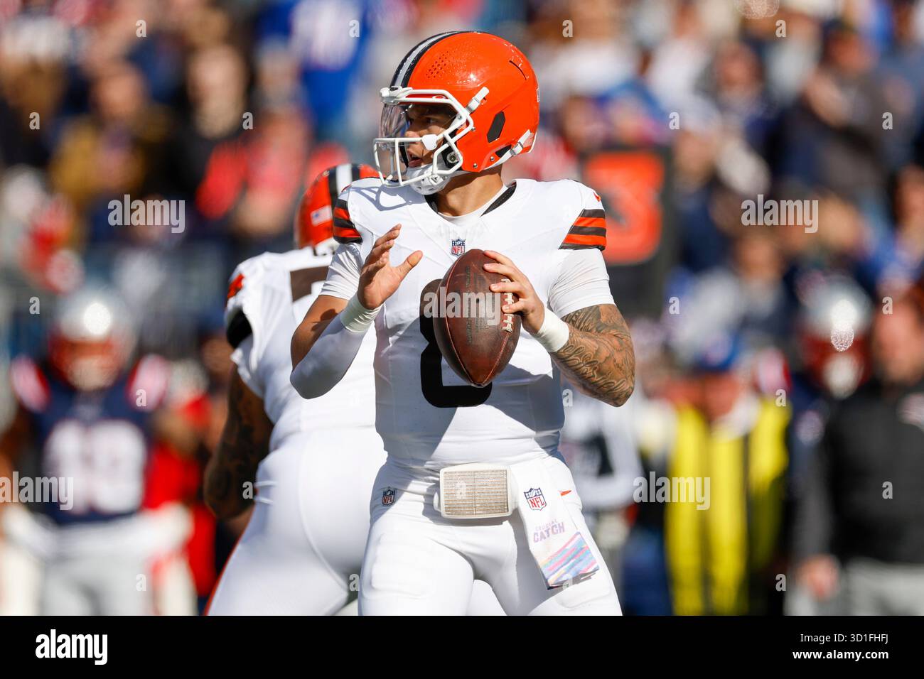 Cleveland Browns quarterback Dillon Gabriel (8) prepares to make a pass during the first half of ...