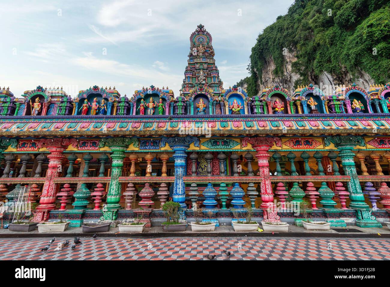 Colorful Hindu Temple at Batu Caves, Kuala Lumpur, Malaysia. Ornate ...