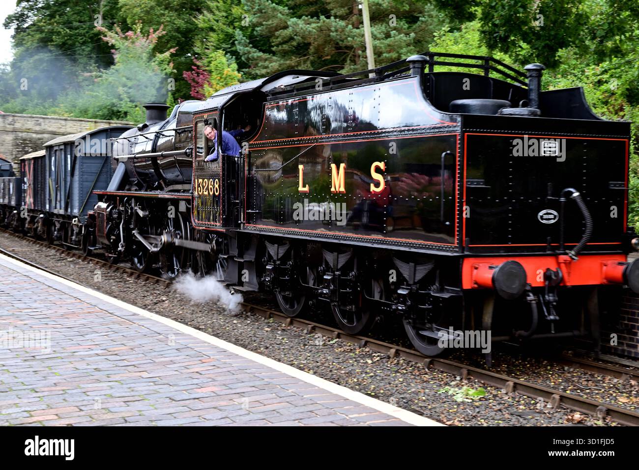 Lms stanier mogul 42968 hi-res stock photography and images - Alamy