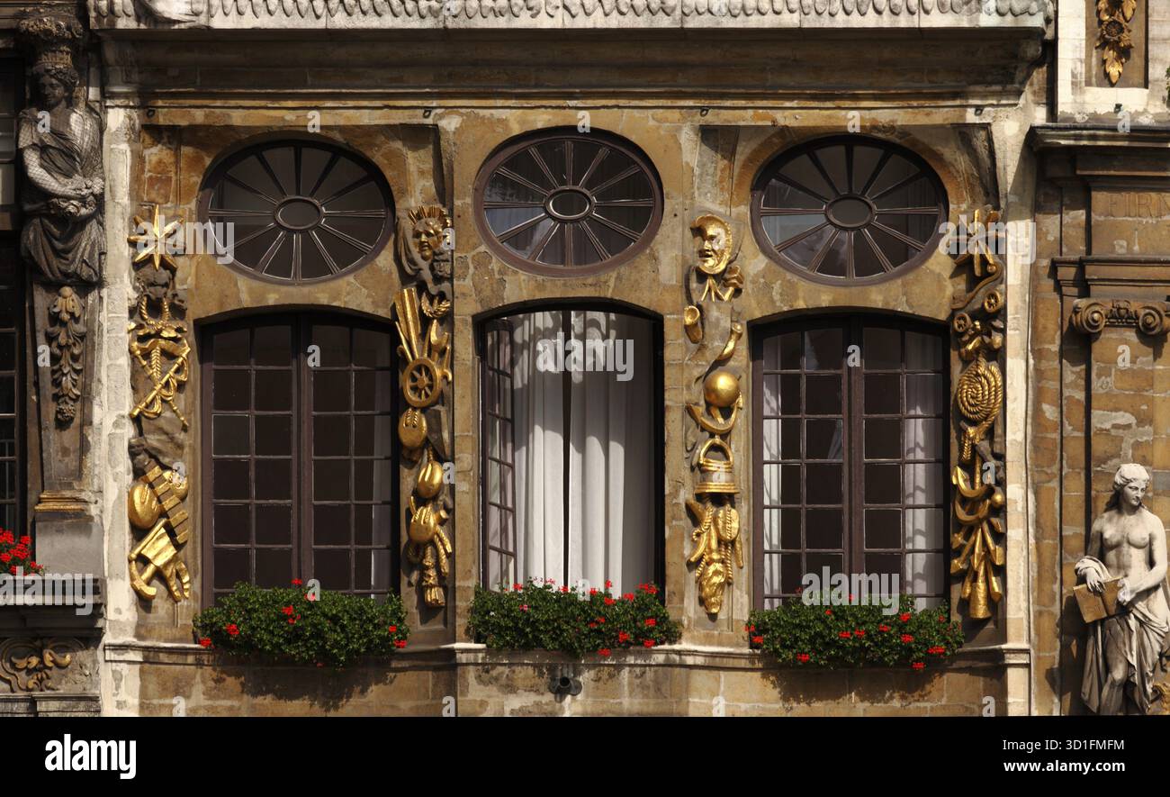 Baroque guild house of river boatmen (Le Cornett, the cornucopia) at ...