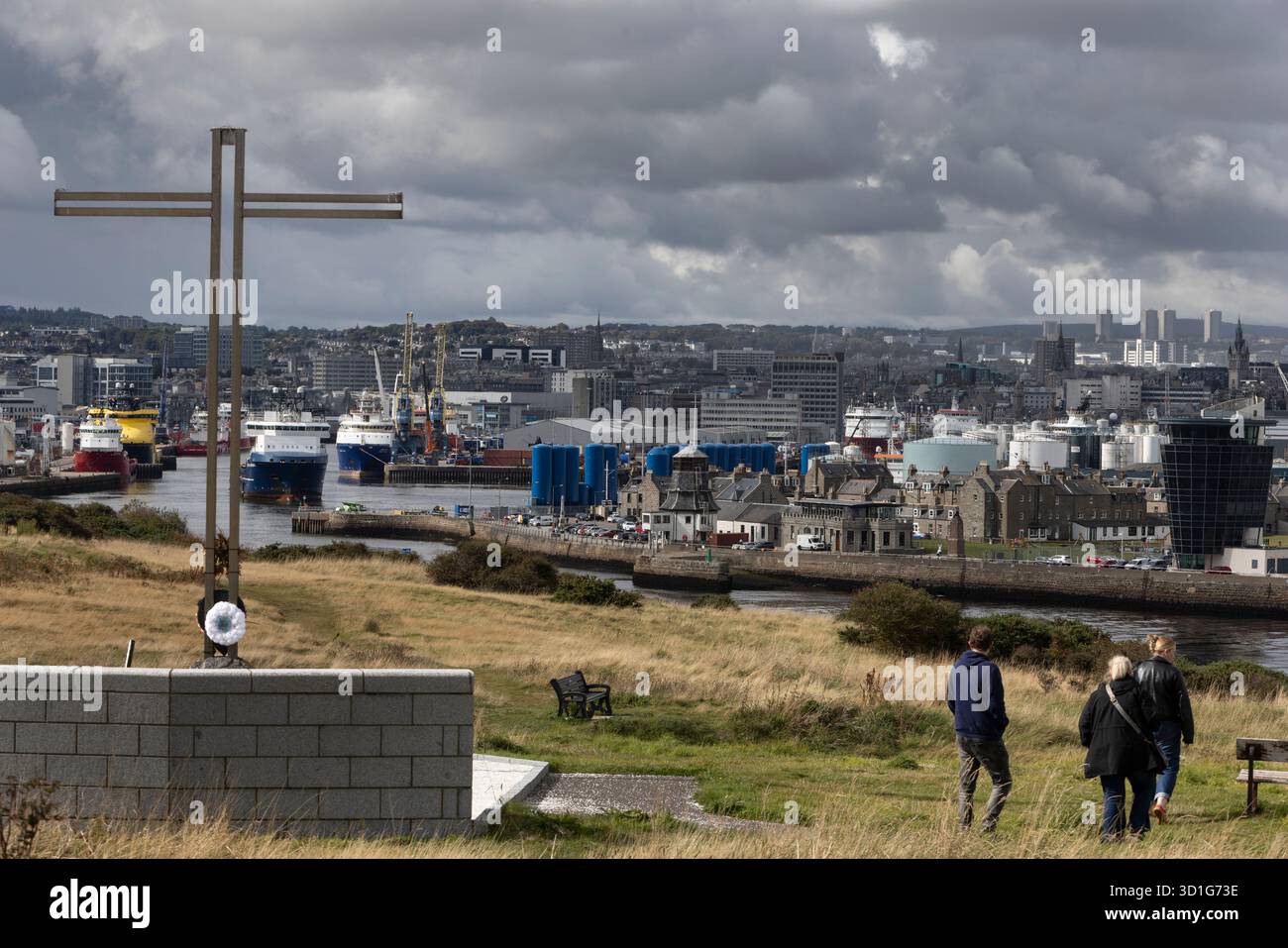 Views of Aberdeen Harbour and the port, with offshore supply vessels in ...