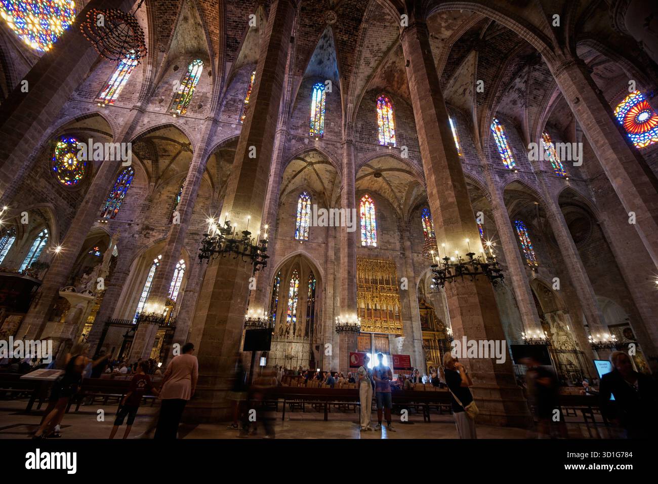 People visit the 'Catedral-Basilica de Santa Maria de Mallorca' in ...