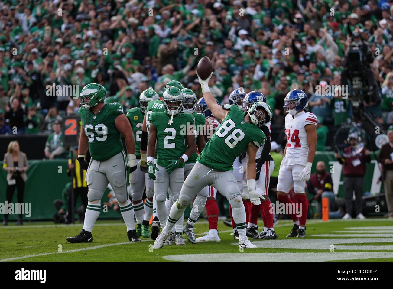Philadelphia Eagles' Dallas Goedert (88) in action during an NFL ...