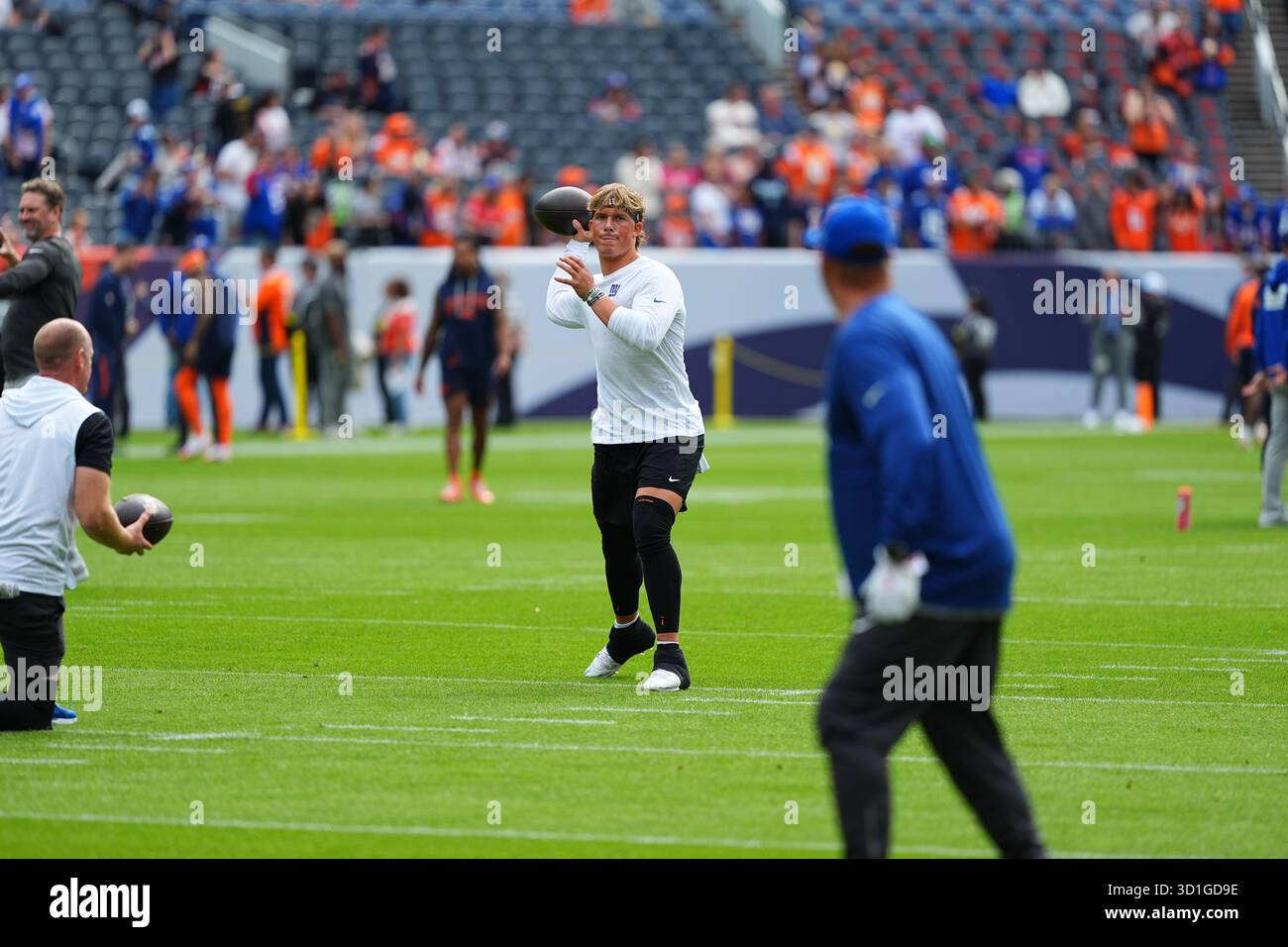 New York Giants quarterback Jaxson Dart (6) warms up against the Denver ...