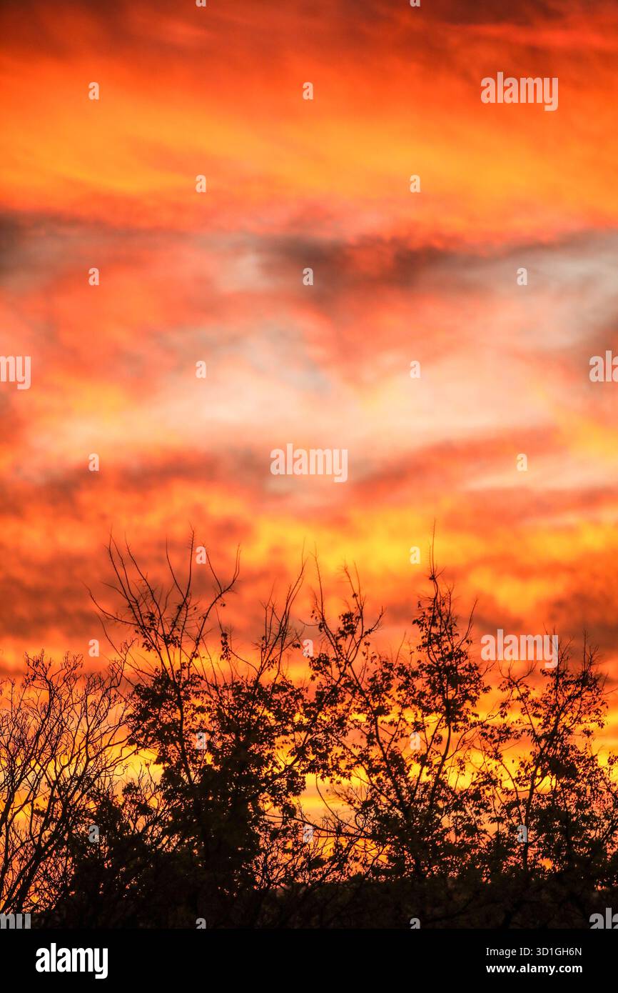 Red sunset over Zagreb on October 28 in Croatia Photo: Emica Elvedji ...