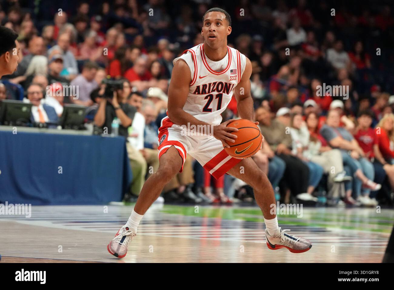 Arizona guard Evan Nelson (21) during the first half of an NCAA ...