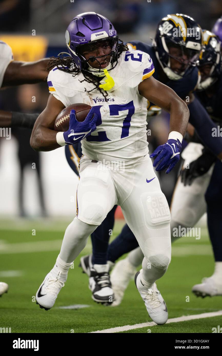 Minnesota Vikings running back Jordan Mason (27) runs with the ball ...