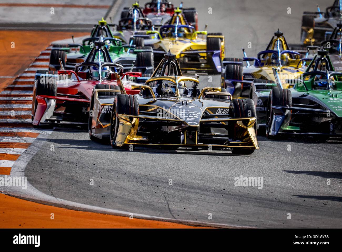 77 BARNARD Taylor (gbr), DS Penske, DS E-Tense FE25, action during the ...