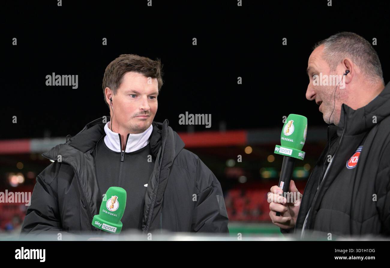 from left Trainer Merlin Polzin (HSV Hamburg), Trainer Frank Schmidt ...