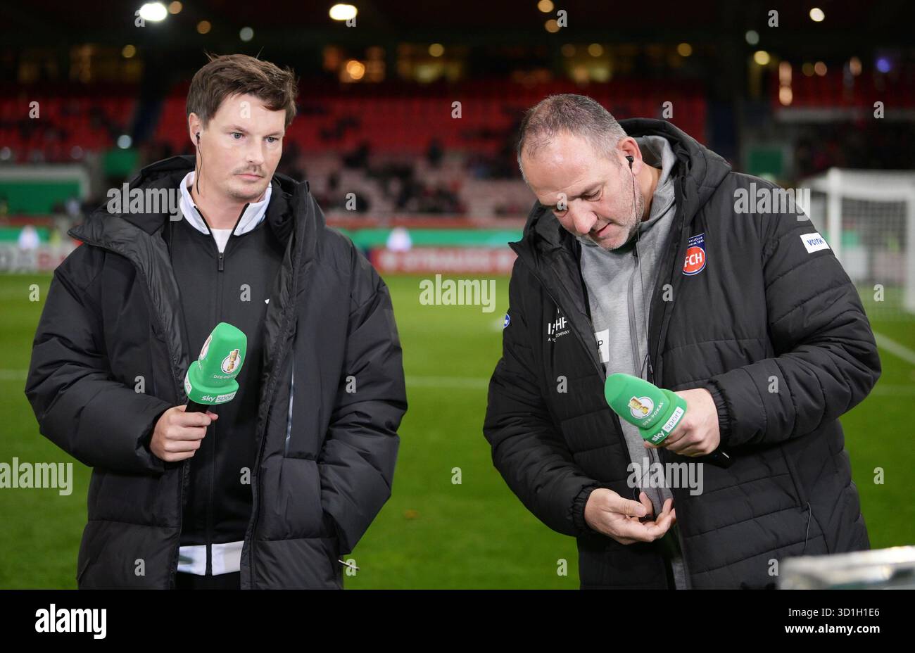 From left: Coach Merlin Polzin (HSV Hamburg), Coach Frank Schmidt ...