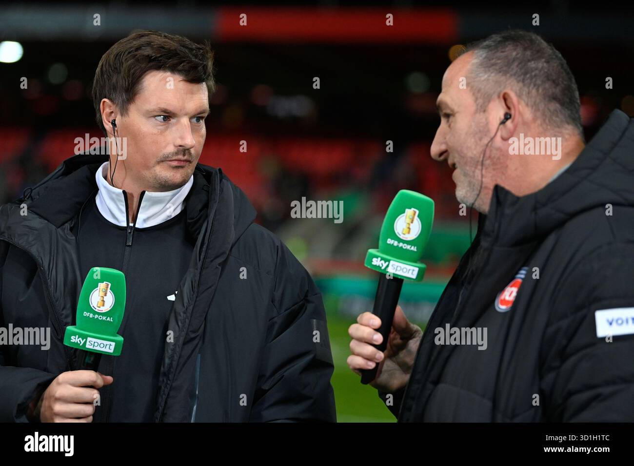 vor Spielbeginn: Trainer Coach Merlin Polzin Hamburger SV HSV Portrait ...
