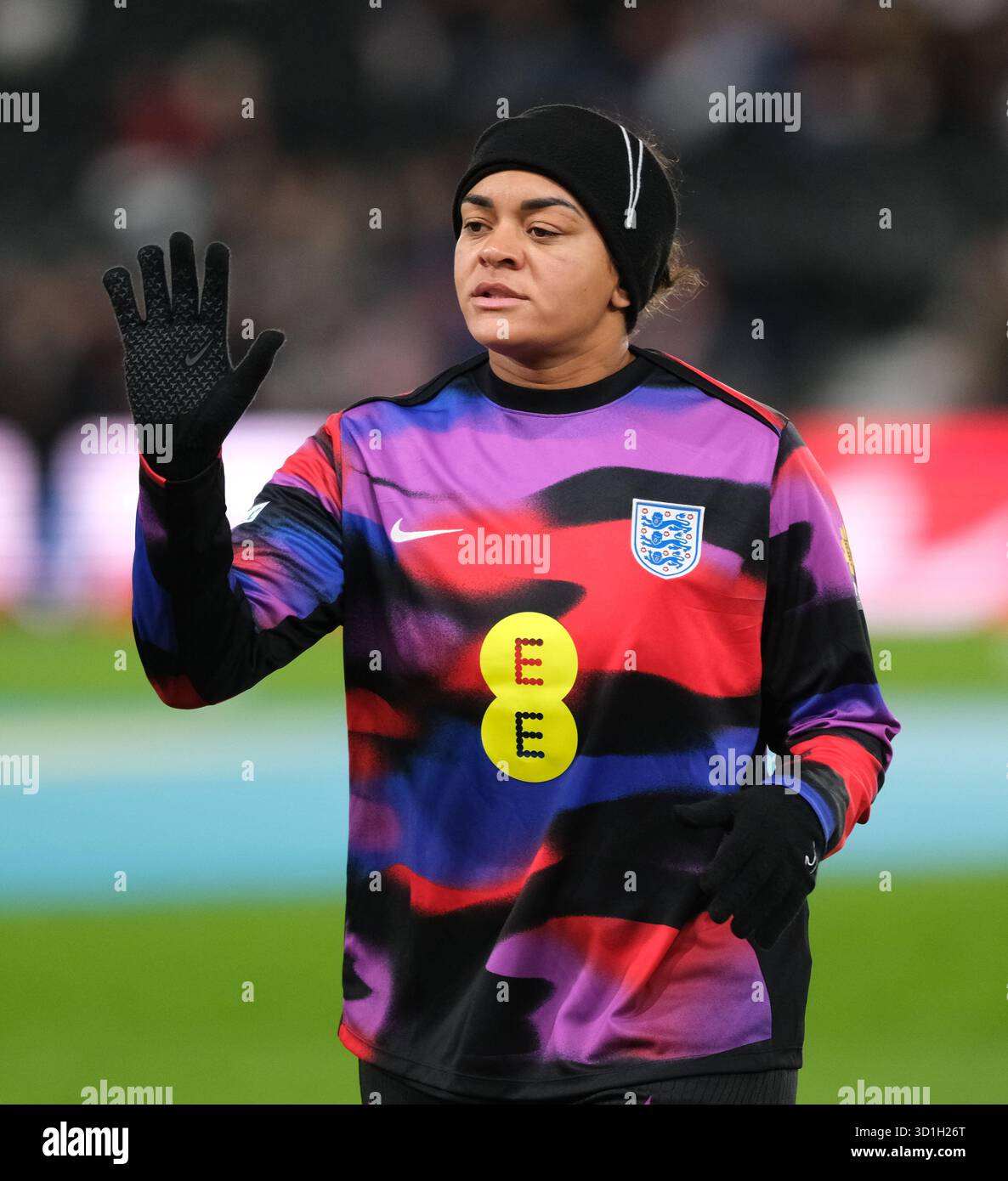 Jessica Carter of England during the pre-match warm-up during the Women ...