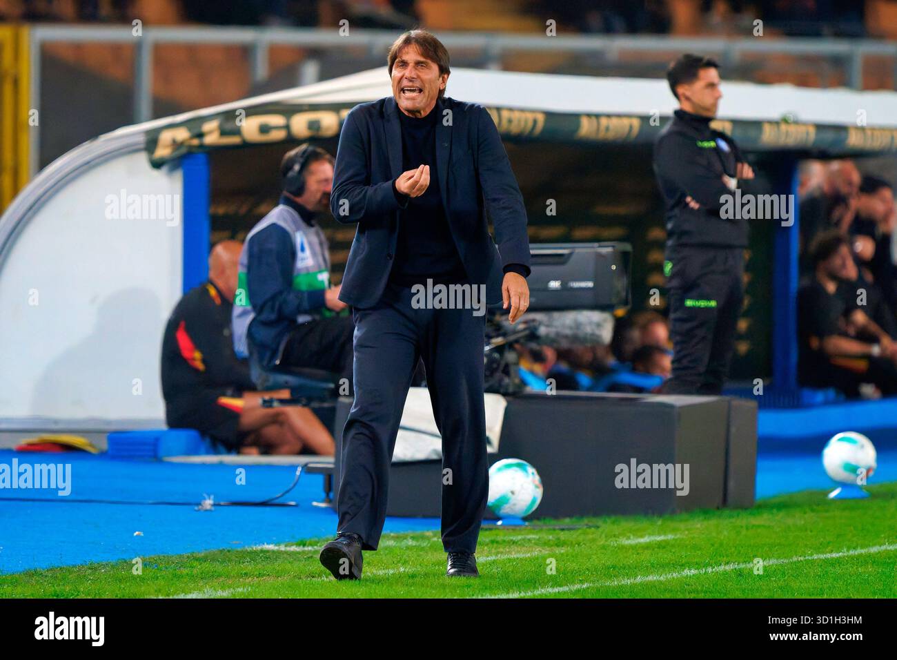 coach Antonio Conte of SSC Napoli during US Lecce vs SSC Napoli ...