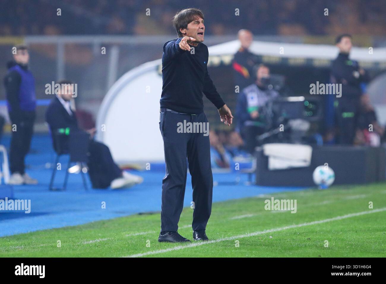 Antonio Conte, head coach of SSC Napoli gestures during the serie A ...
