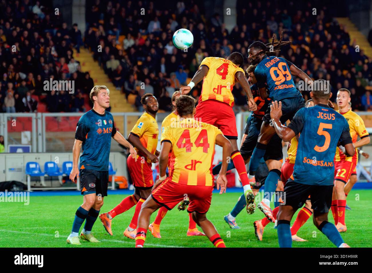 Frank Anguissa of SSC Napoli scores a goal of 0-1 during US Lecce vs ...