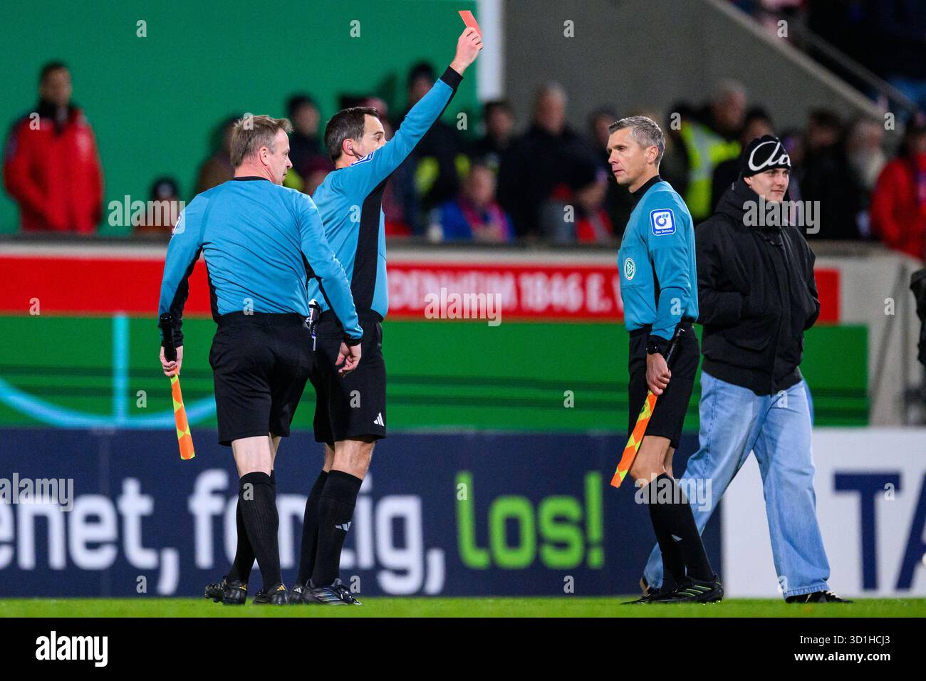 28 October 2025, Baden-Württemberg, Heidenheim: Soccer: DFB Cup, 1. FC ...
