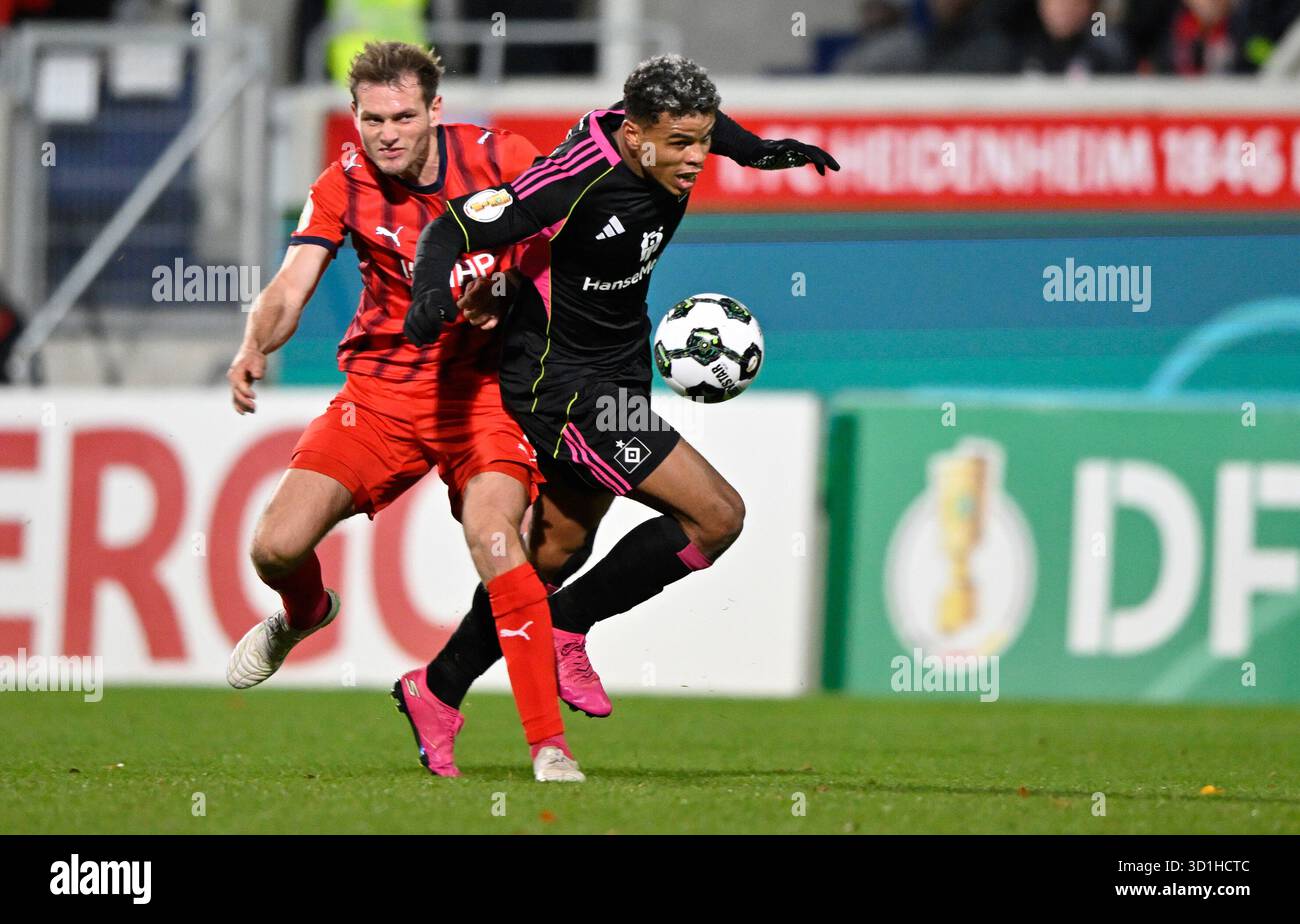 nach diesem Zweikampf, Aktion Foul Tim Siersleben 1. FC Heidenheim 1846 ...