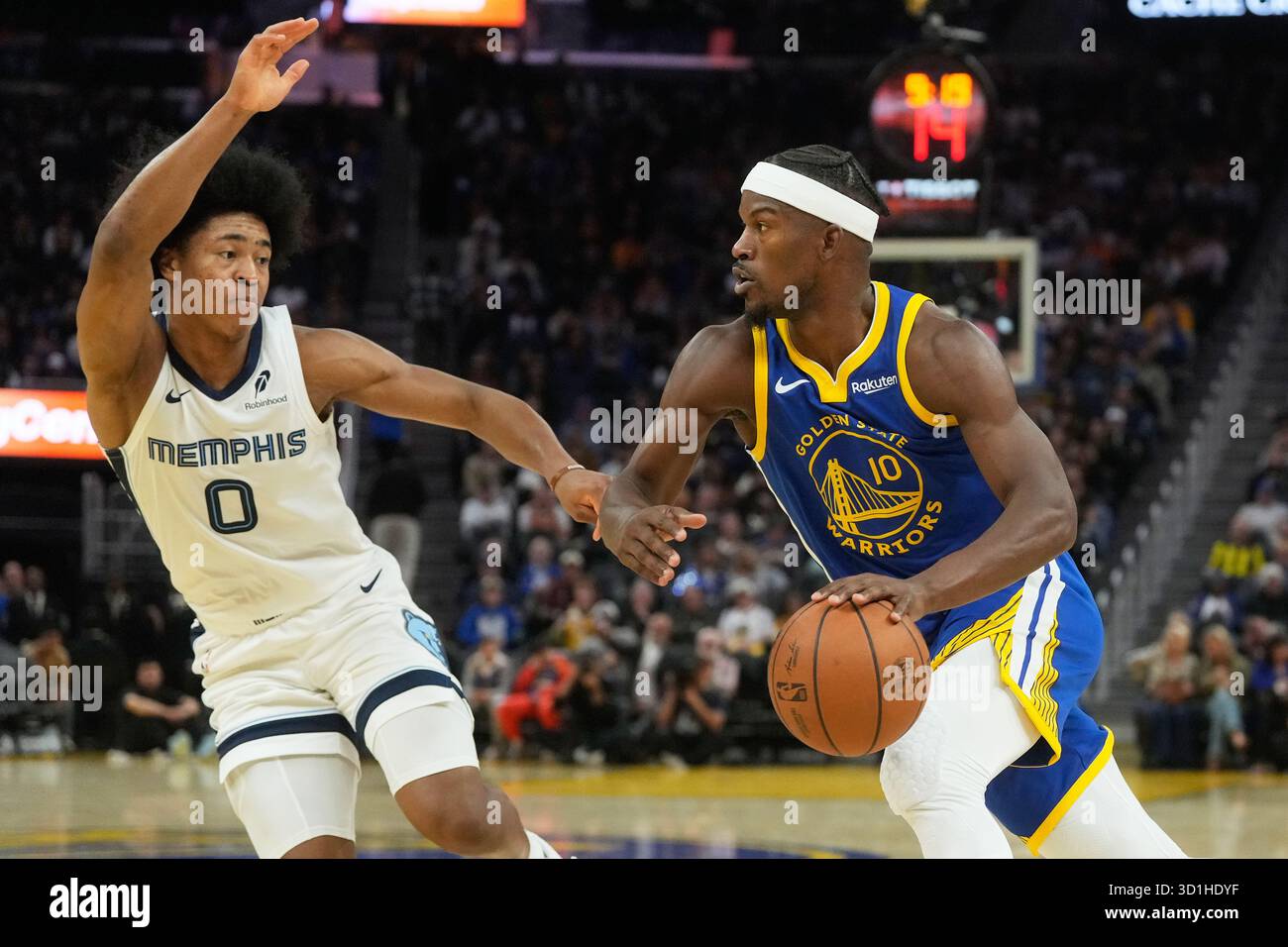 Golden State Warriors forward Jimmy Butler III (10) drives to the ...