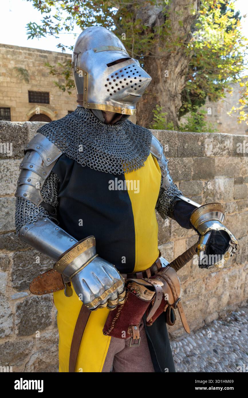 Medieval soldier in chainmail hi-res stock photography and images - Alamy