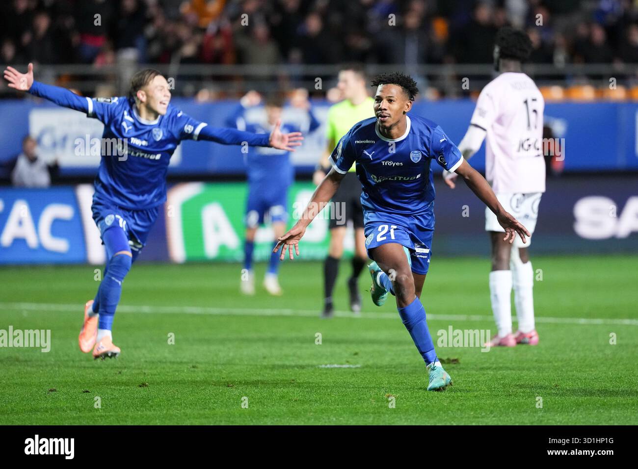 21 Tawfik BENTAYEB (estac) during the Ligue 2 BKT match between Troyes ...