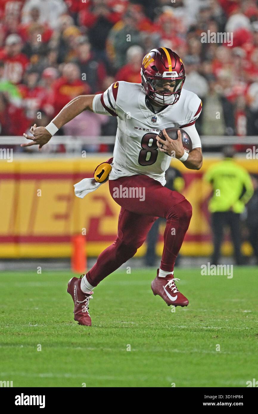Washington Commanders quarterback Marcus Mariota (8) runs around the ...