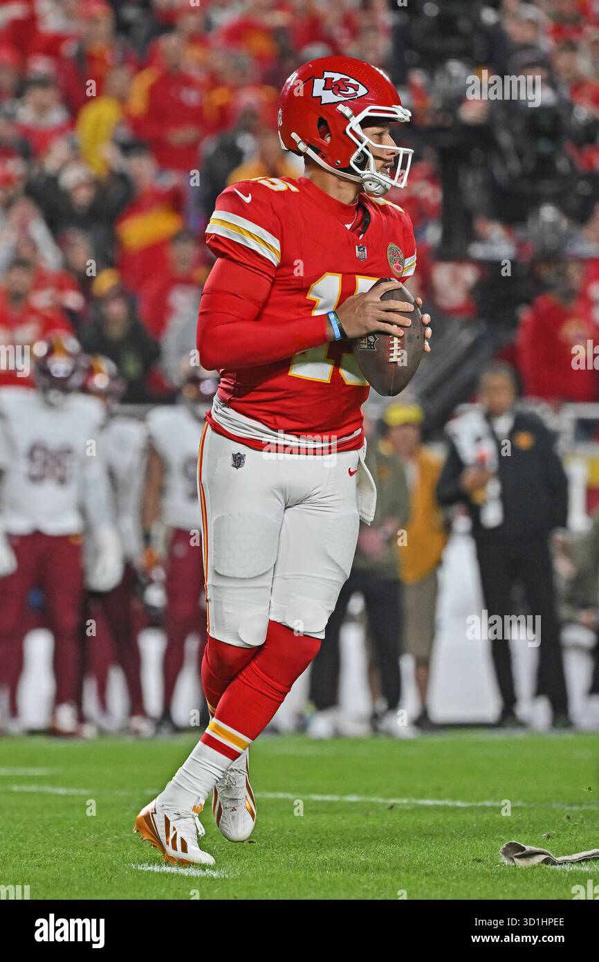 Kansas City Chiefs quarterback Patrick Mahomes (15) drops back during ...