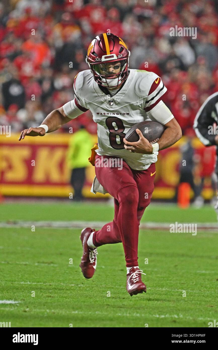 Washington Commanders quarterback Marcus Mariota (8) runs with the ball ...