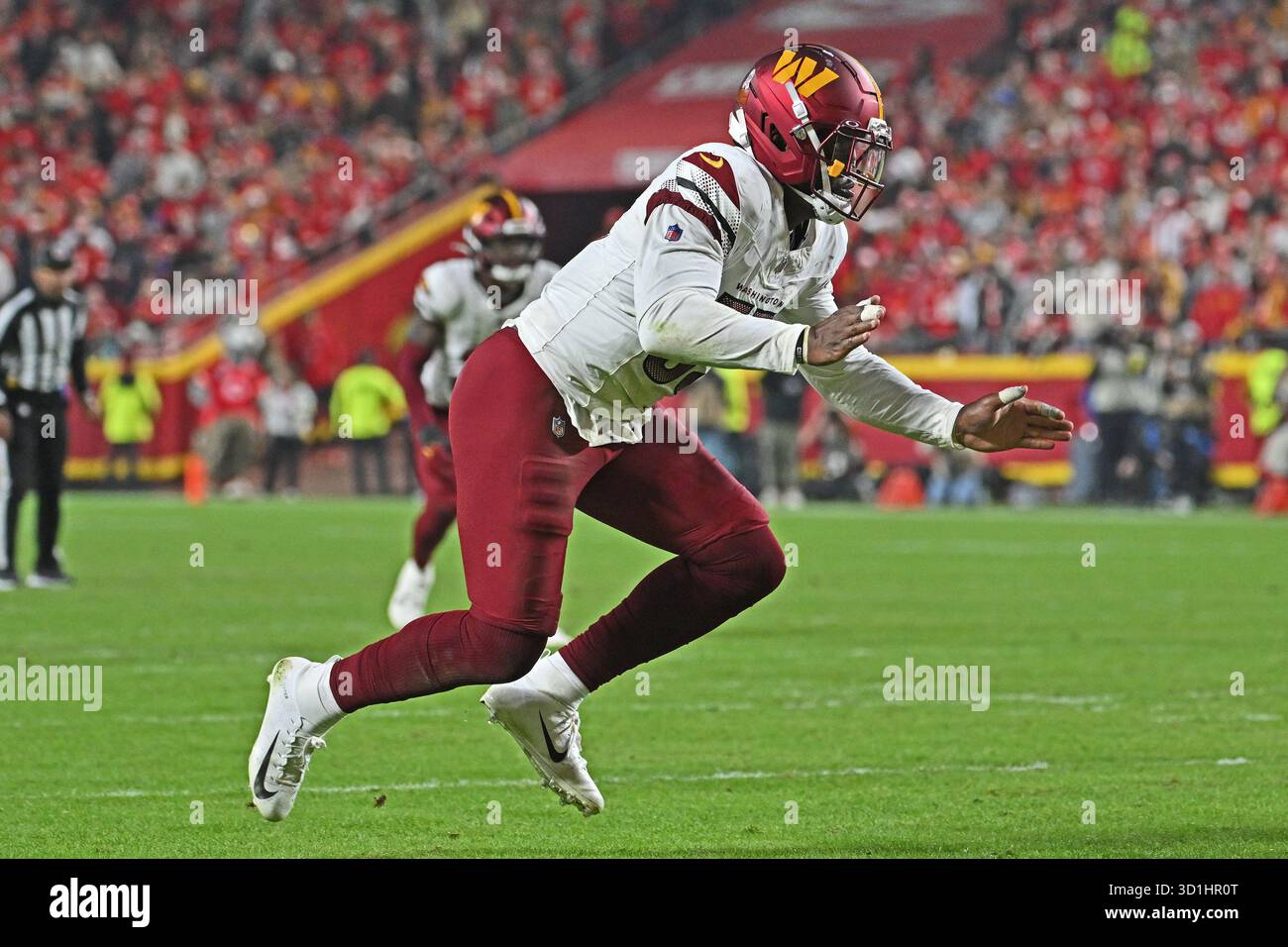Washington Commanders defensive end Jacob Martin (55) rushes across the ...