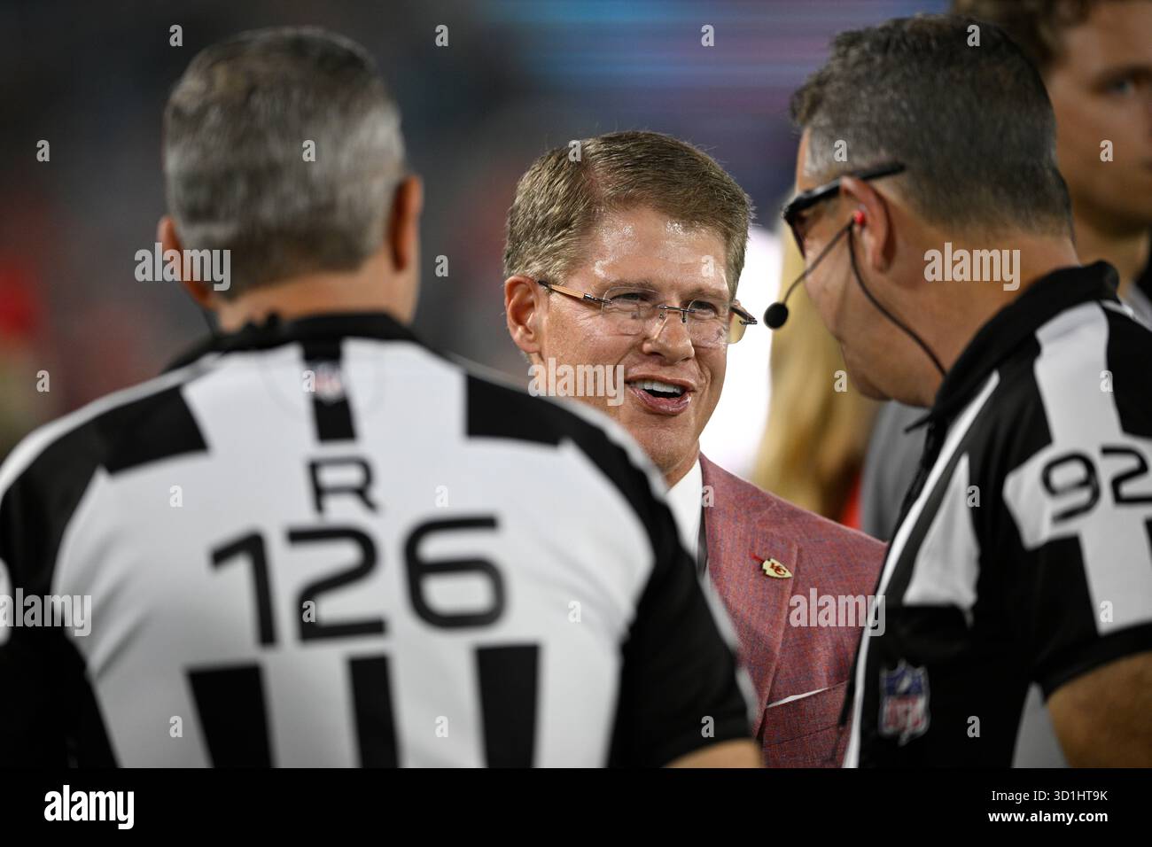 Kansas City Chiefs CEO Clark Hunt, center, talks with referee Brad ...