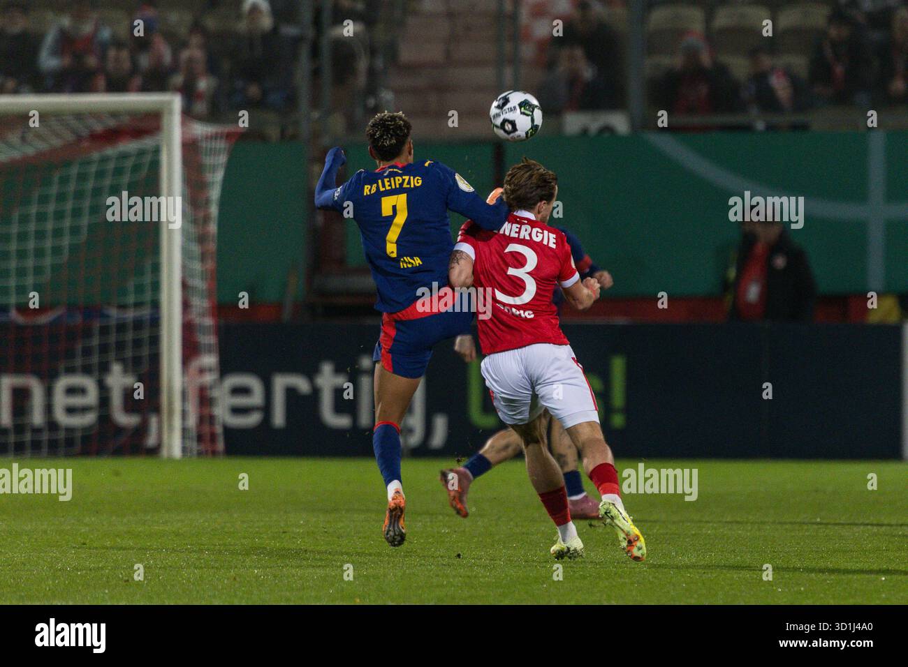 28.10.2025, LEAG Energie Stadion, Cottbus, GER, DFB-Pokal, 2. Runde, FC ...