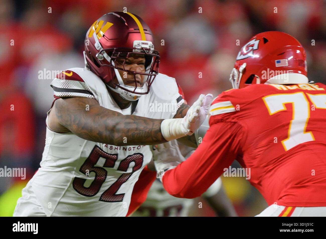 Washington Commanders linebacker Preston Smith (52) rushes against ...