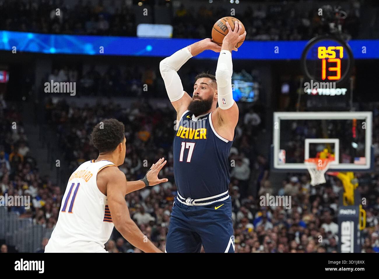 Denver Nuggets center Jonas Valanciunas (17) and Phoenix Suns forward ...