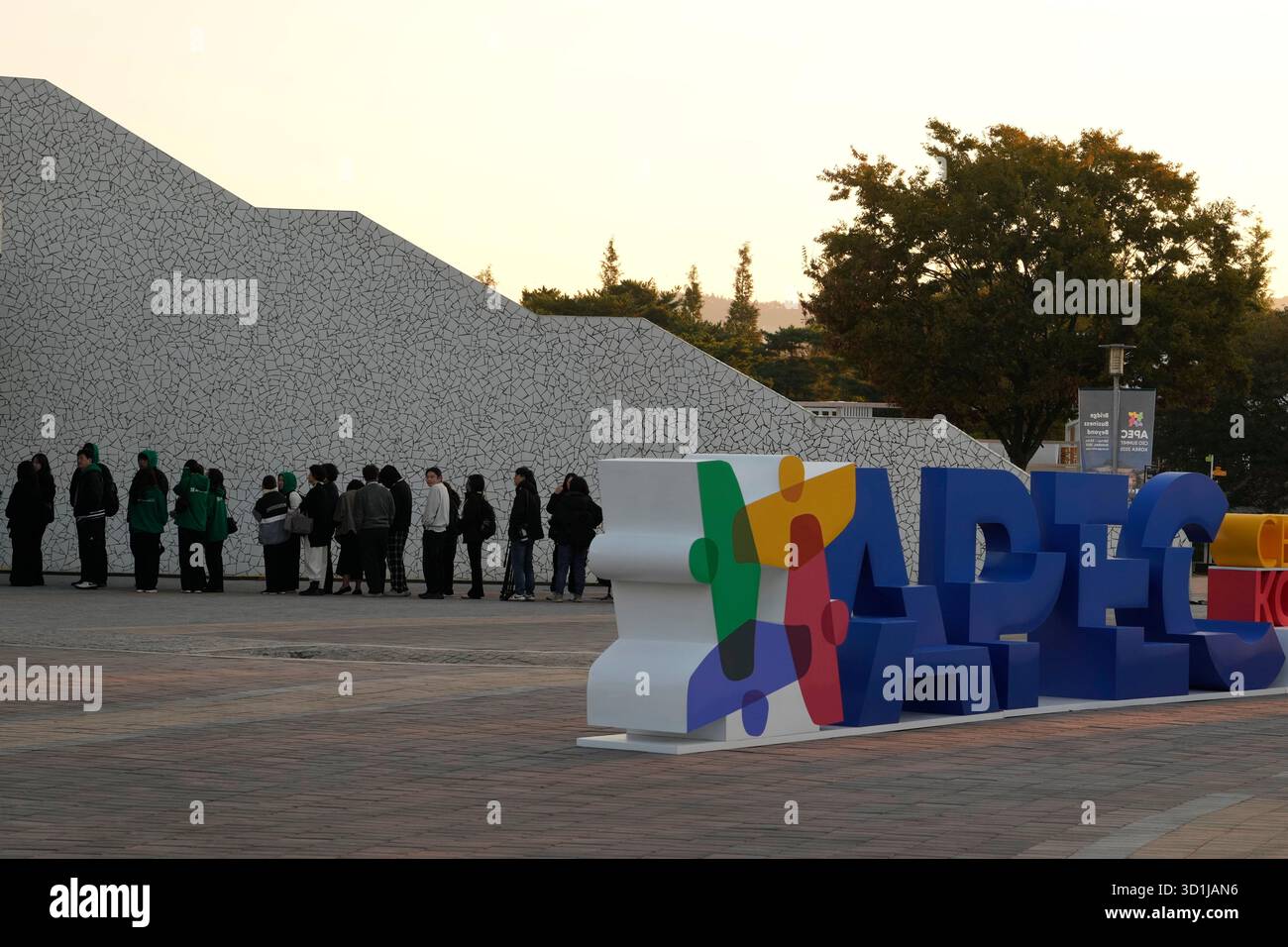 Attendees arrive for the Asia-Pacific Economic Cooperation (APEC) CEO ...