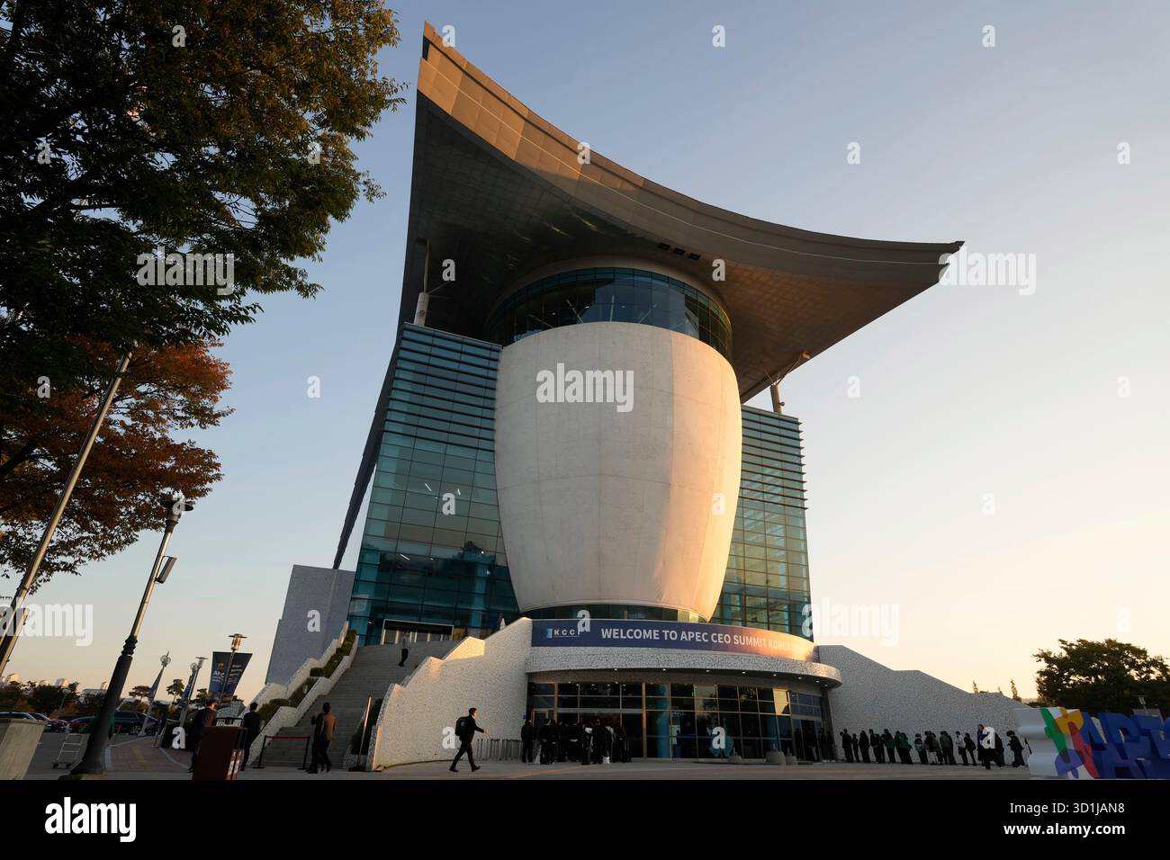 Attendees arrive for the Asia-Pacific Economic Cooperation (APEC) CEO ...