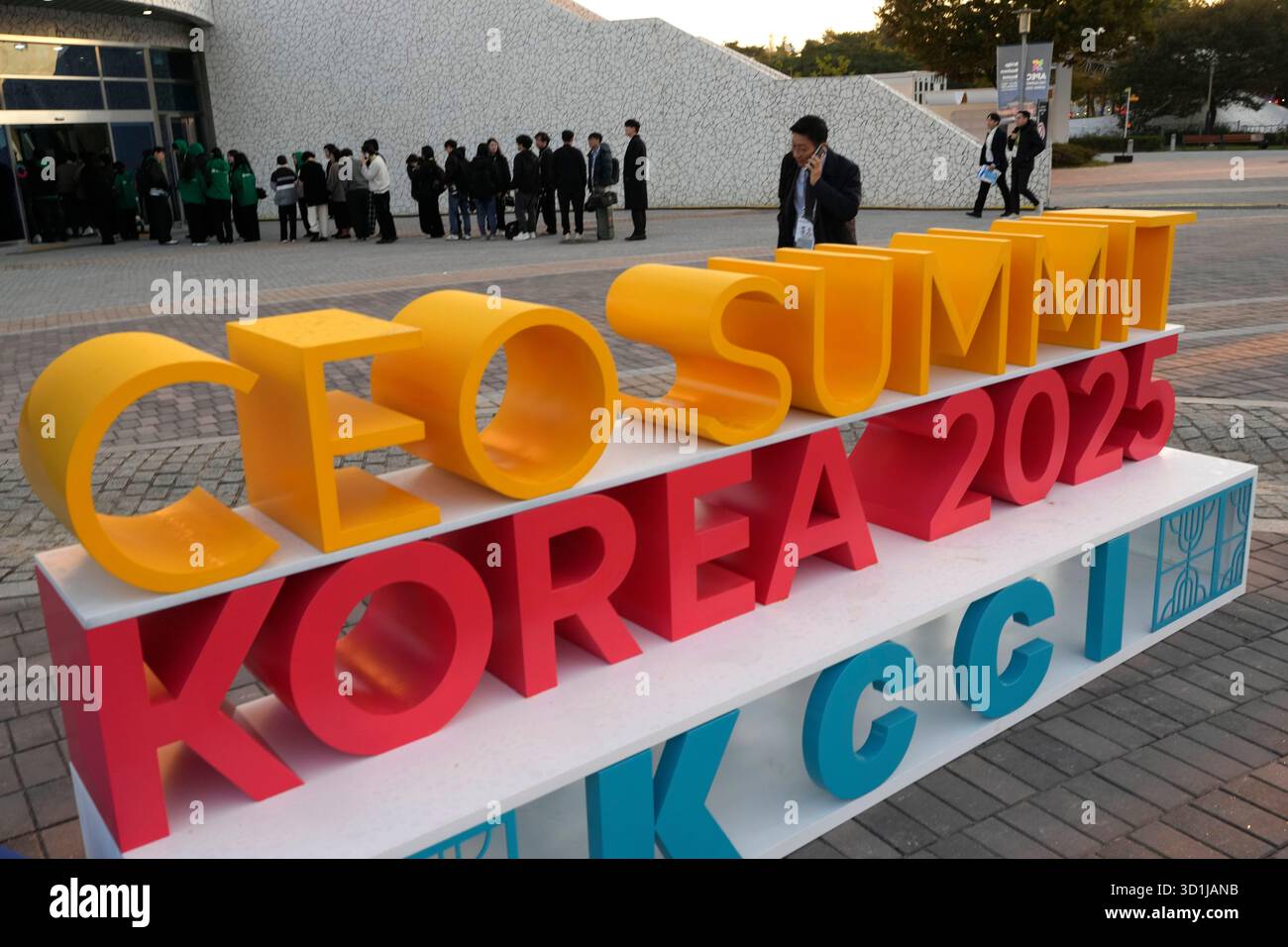 Attendees arrive for the Asia-Pacific Economic Cooperation (APEC) CEO ...