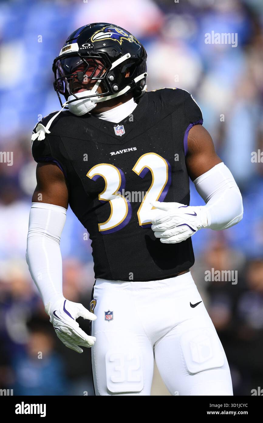 Baltimore Ravens linebacker Trenton Simpson (32) warms up before an NFL ...