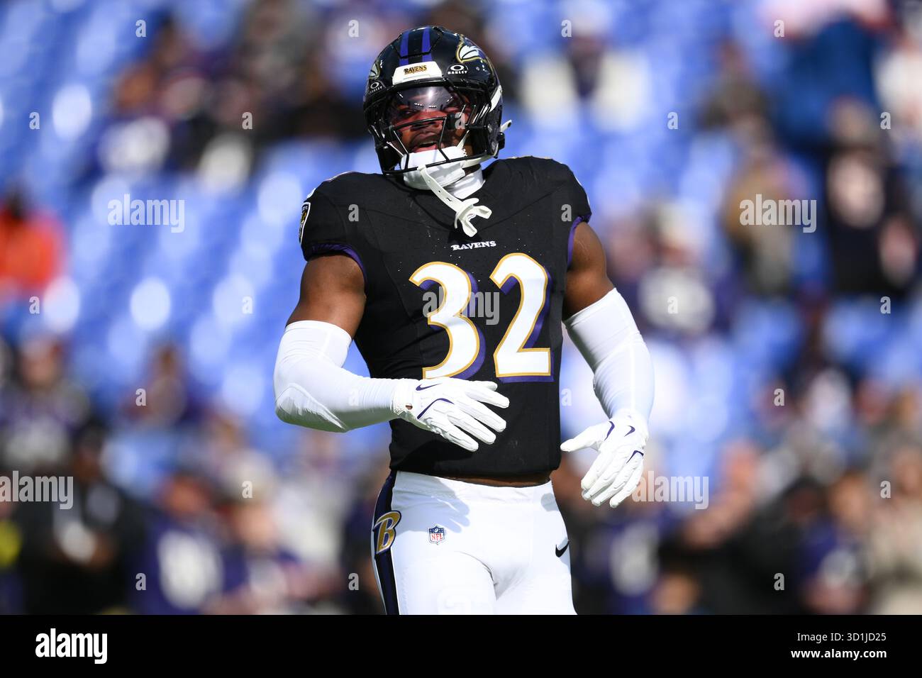 Baltimore Ravens linebacker Trenton Simpson (32) warms up before an NFL ...
