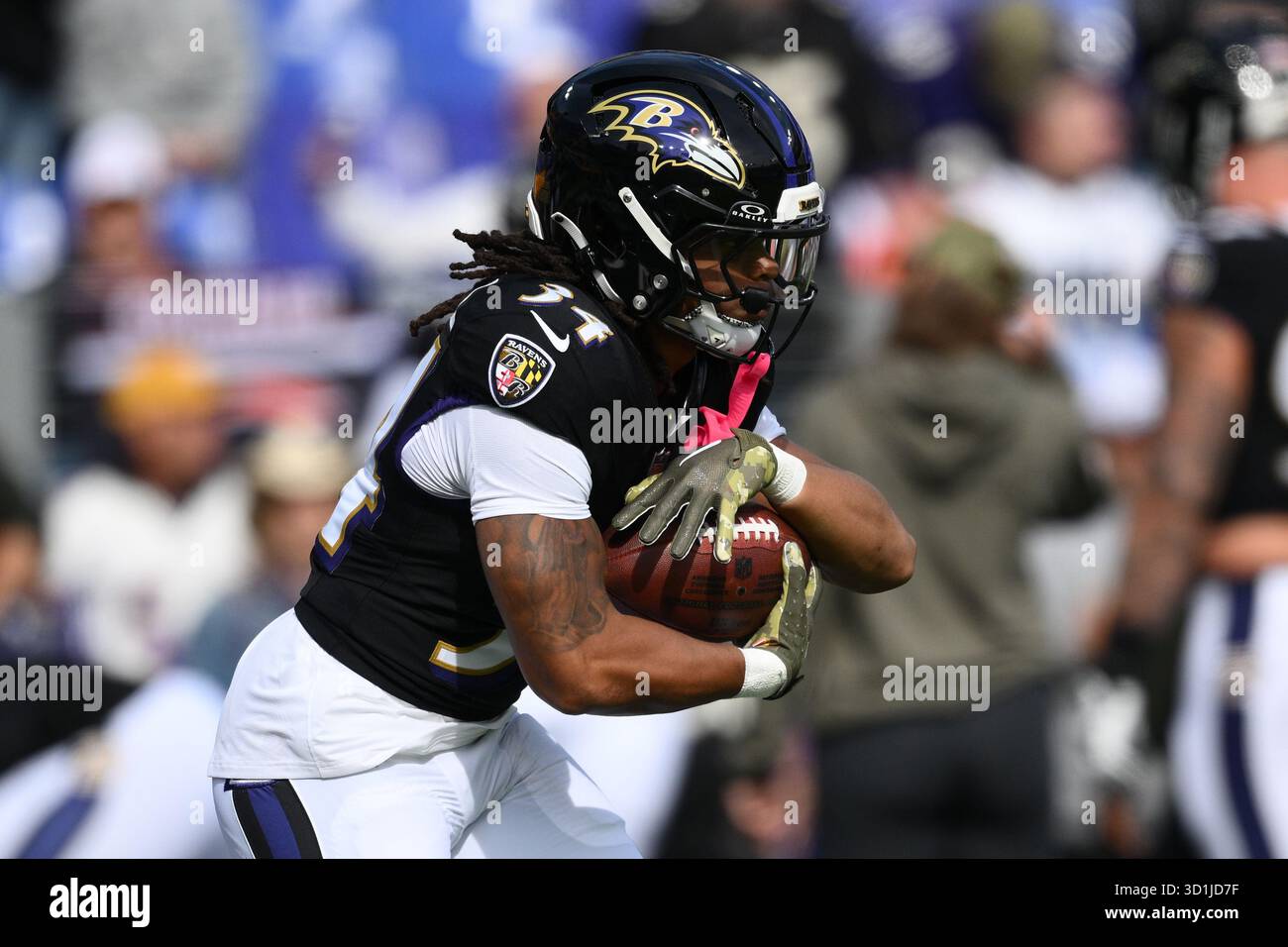Baltimore Ravens running back Keaton Mitchell (34) warms up before an ...