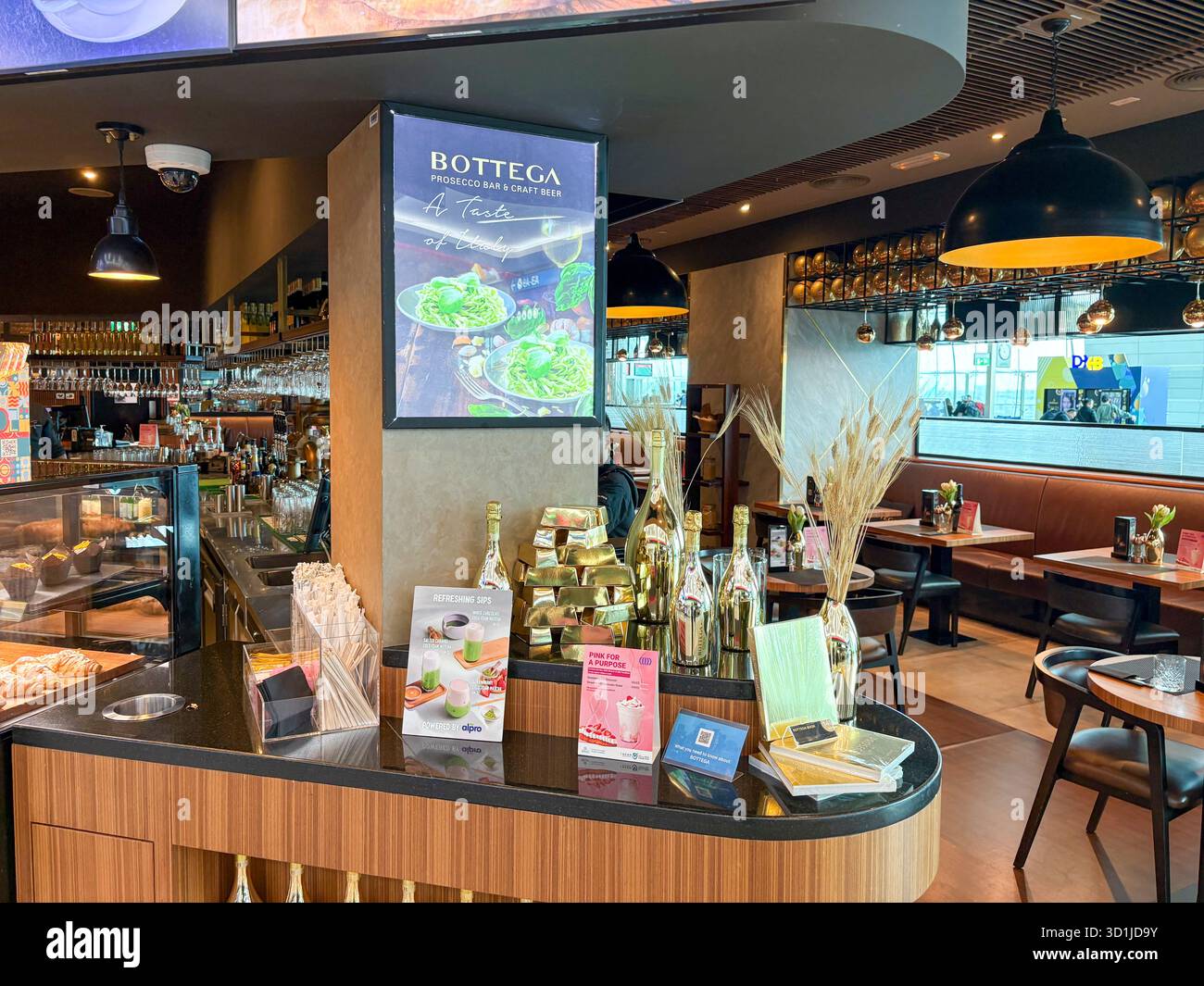Dubai airport restaurant dining, Bottega Prosecco bar and craft beer ...