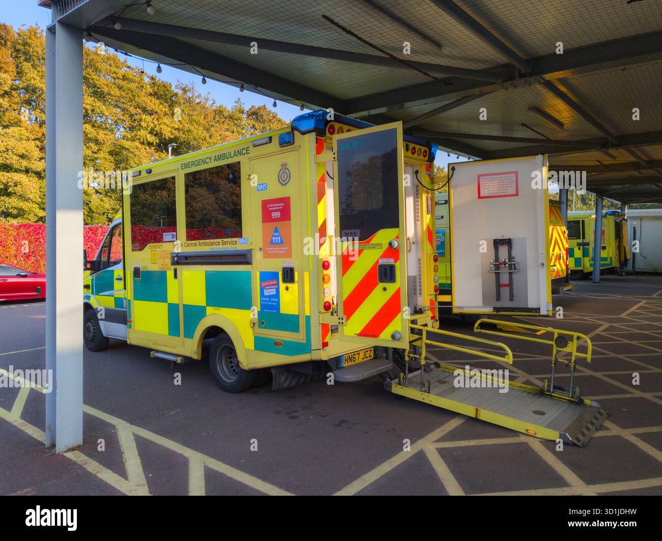 Nhs ambulance doors open hi-res stock photography and images - Alamy