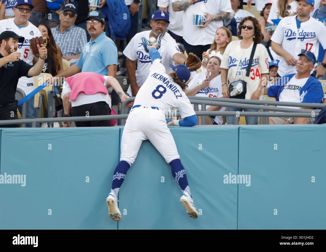 Los Angeles, United States. 28th Oct, 2025. Los Angeles Dodgers left ...