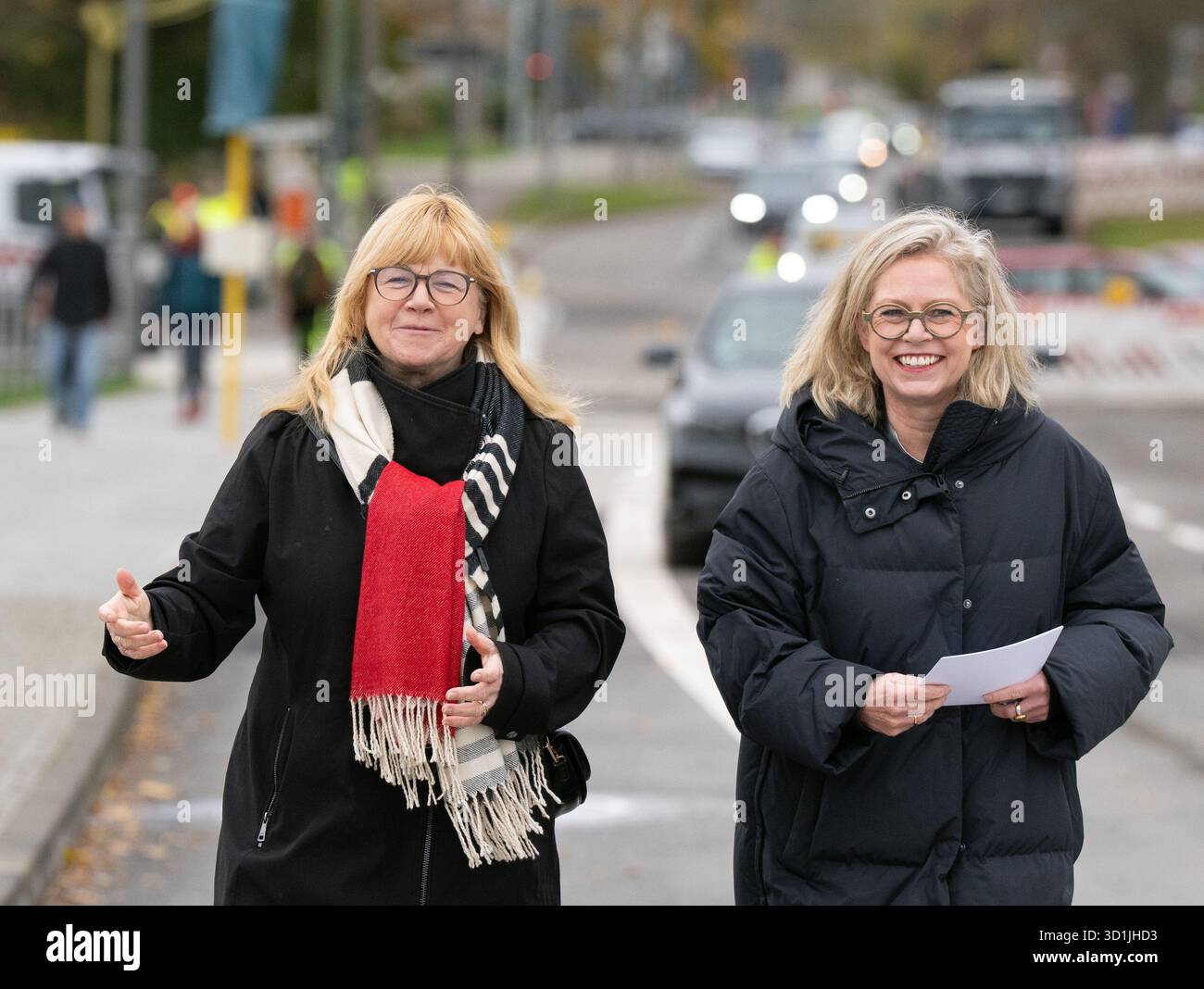 28 October 2025, Berlin: Ute Bonde (r, CDU), Senator for Mobility ...