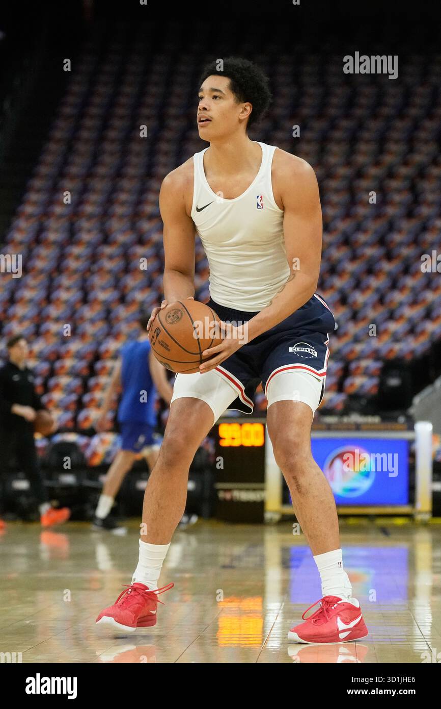 Los Angeles Clippers center Yanic Konan Niederhäuser warms up before an ...