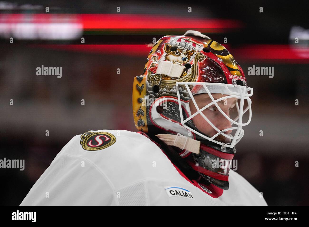 Ottawa Senators goaltender Linus Ullmark (35) warms up before an NHL ...