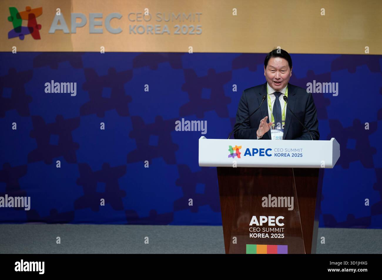Chey Tae-won speaks at the Asia-Pacific Economic Cooperation (APEC) CEO ...